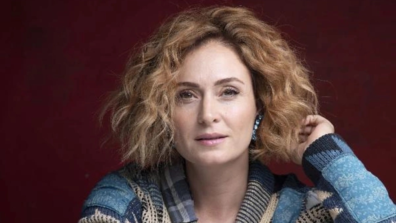 Ceyda Düvenci boşanma sonrası bikinili pozlarını paylaştı - Elips Haber