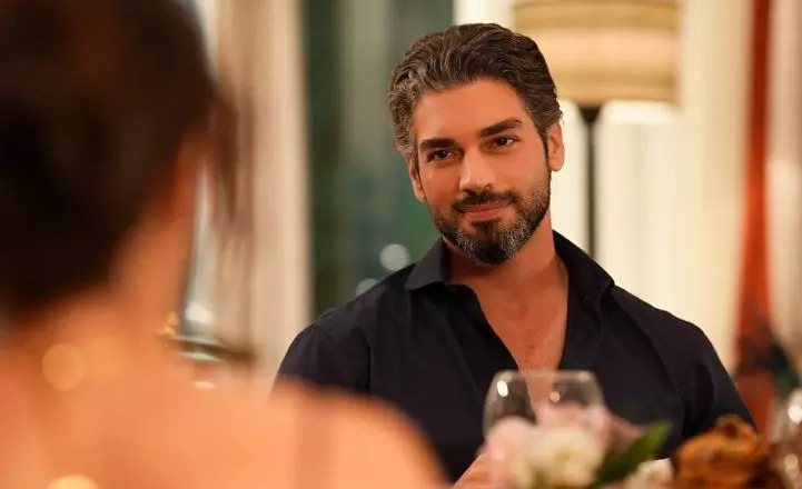 Şükrü Özyıldız ve sevgilisi Sibil Çetinkaya'dan aşk pozları - Elips Haber