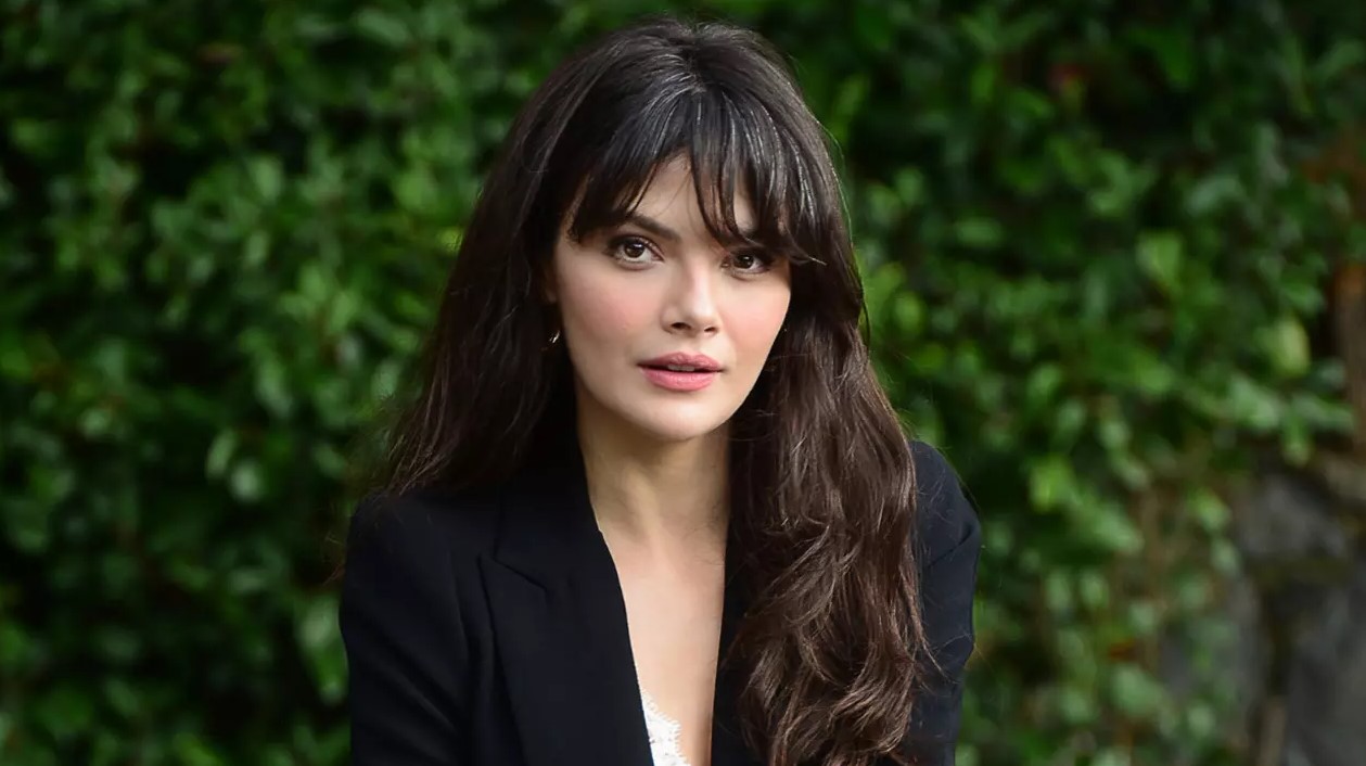 Sinem Ünsal 'Uzak Şehir'deki performansıyla beğeni topladı - Elips Haber