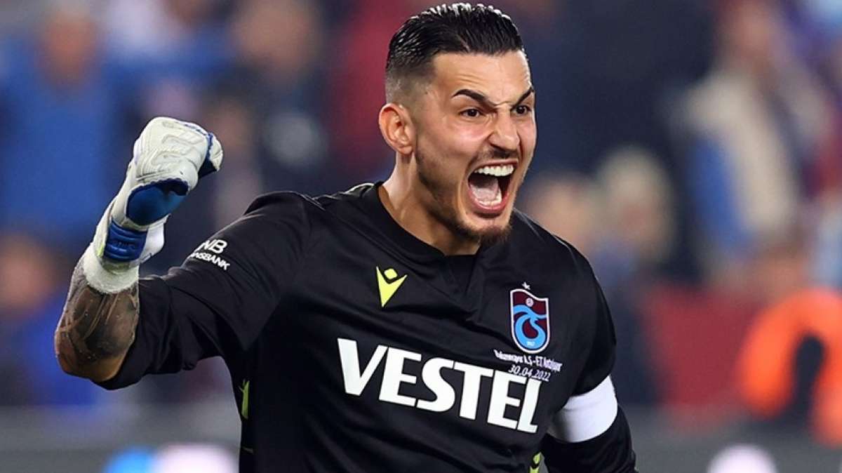 Sınıfının tek Trabzonspor taraftarı Melis, takım kaptanı Uğurcan'la ...