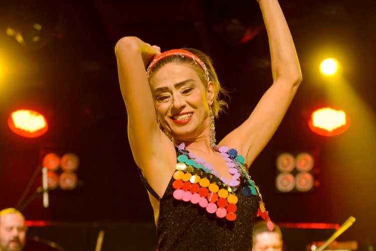 Yıldız Tilbe tarzıyla konuşuldu - Elips Haber