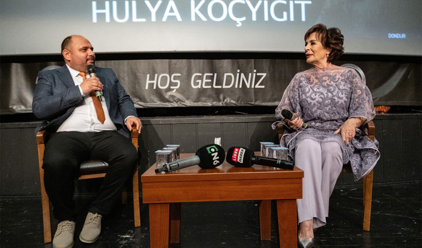Hülya Koçyiğit: 3 gün gözlerimi kaybettim - Elips Haber