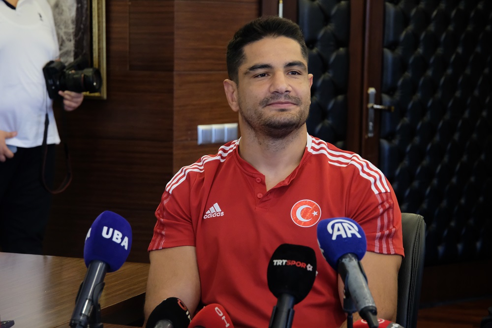 Milli güreşçi Taha Akgül baba oldu - Elips Haber