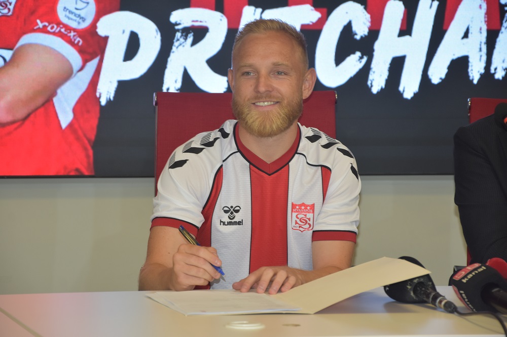 Alex Pritchard, Sivasspor'a 2 yıllık imza attı - Elips Haber