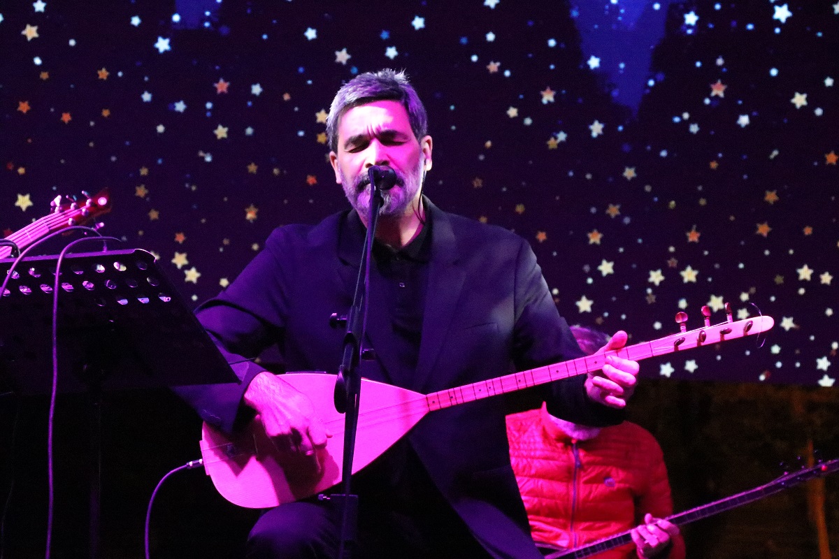 Sanatçı Uğur Işılak, Karabük'te konser verdi - Elips Haber